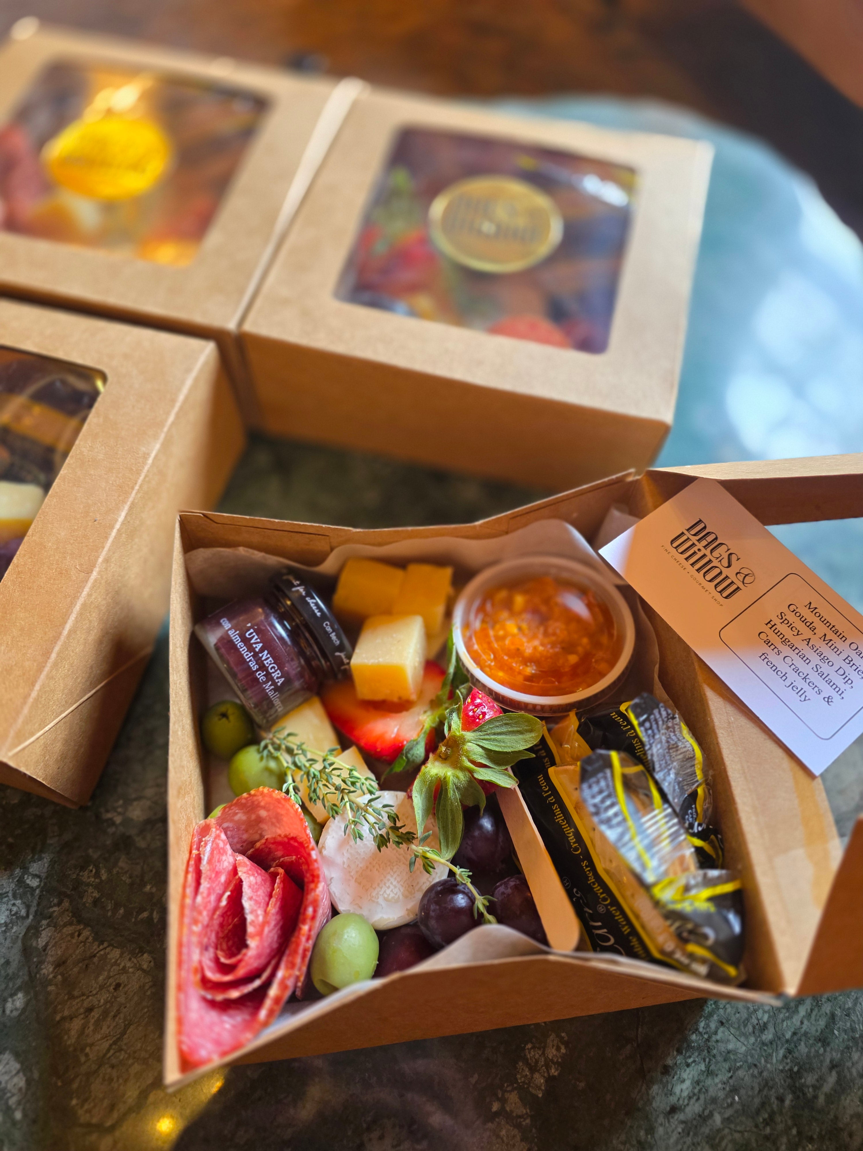 Nosh Plate or Box – Dags & Willow